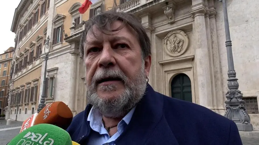 Paragon, i pm: «Caccia e Casarini spiati dall’Aisi». Ma su Cancellato ...