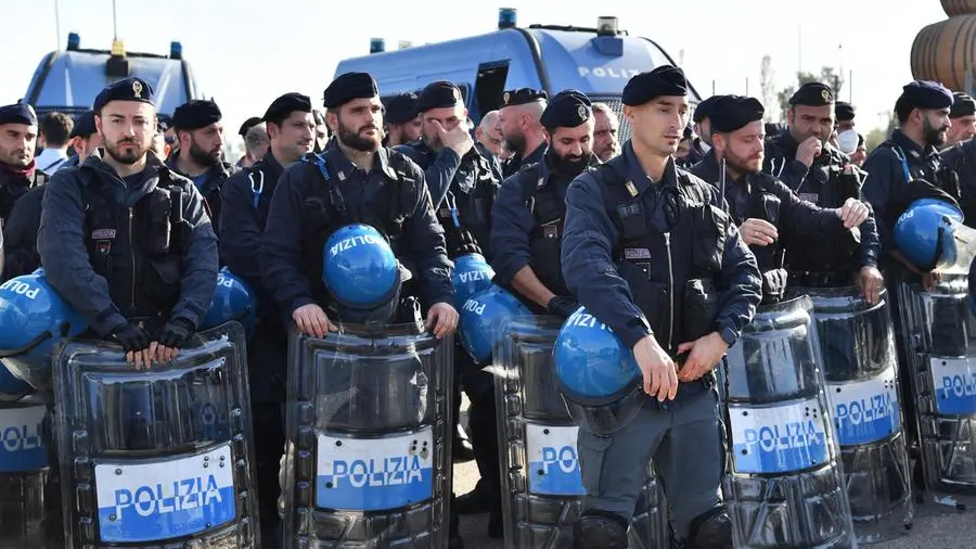 La norma sui rave è un copia-incolla delle leggi di Putin contro il ...