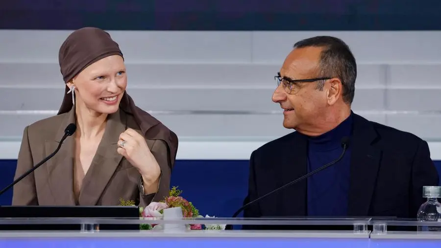 Sanremo, la scaletta completa della seconda serata: orari e ordine di uscita di cantanti e ospiti