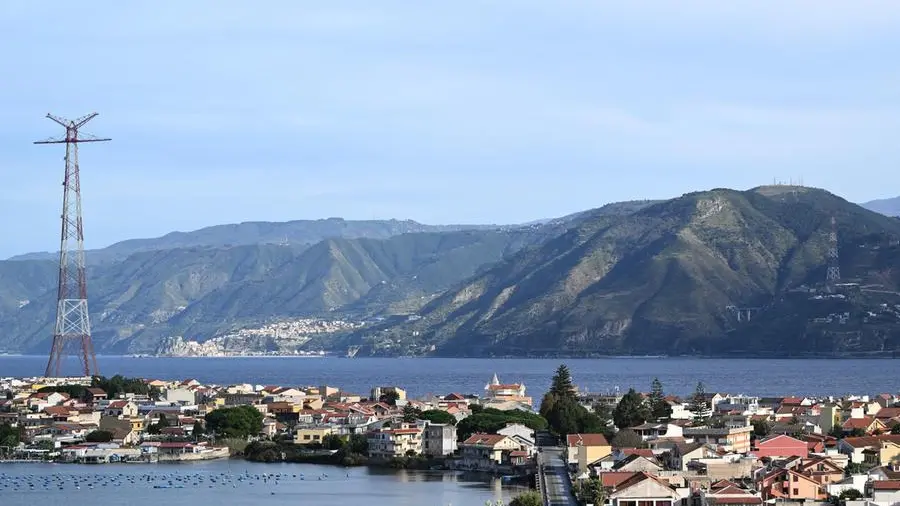 Ponte sullo Stretto, la procura di Roma indaga per corruzione. Tra i ...
