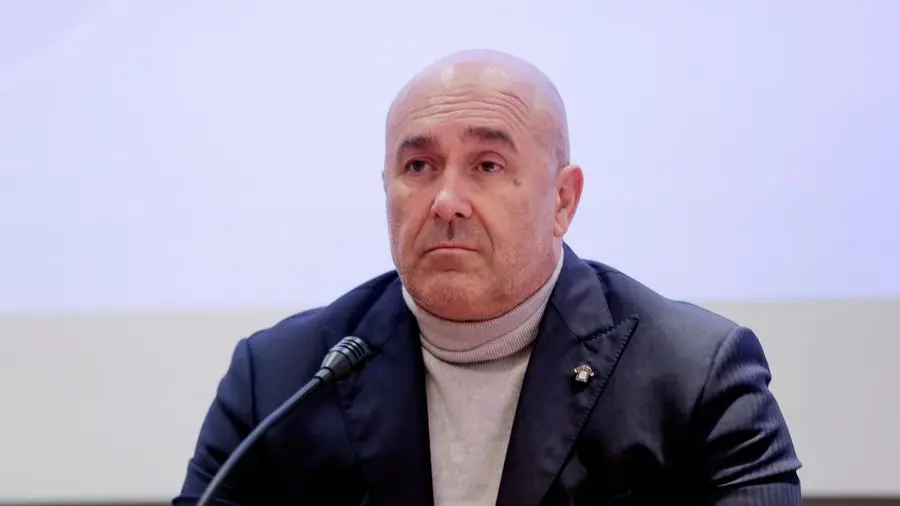 Gli antifascisti riluttanti vedono la violenza di Bandecchi, ma non la ...