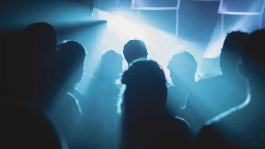 Rave party: cosa sono, come nascono e chi li organizza