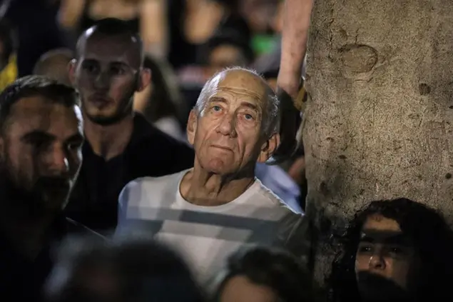 Olmert: «È un “pogrom giudiziario”. Israele rischia la deriva»