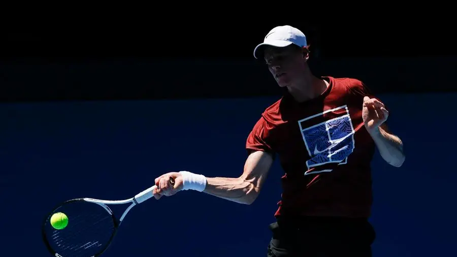 La nuova racchetta di Sinner per prendersi il primo Slam agli ...