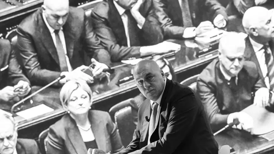 Conflitto di interessi, Crosetto non può assolvere Crosetto