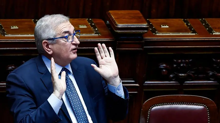 Borghi, Foti ci ripensa: «Non li abbandoniamo». E Schlein sfida il governo