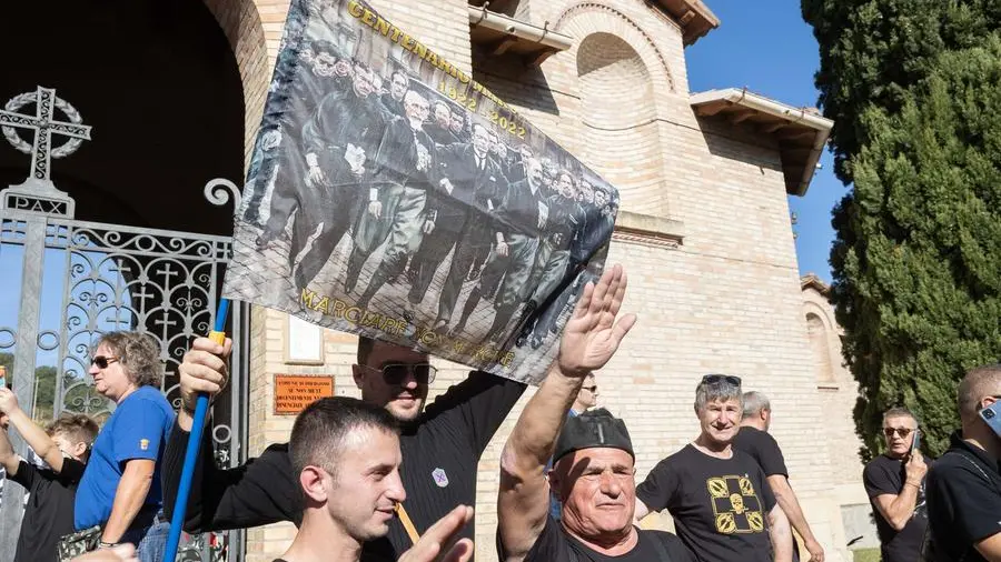 Dalla Grecia ai rave, l’irresistibile desiderio di “spezzare le reni”