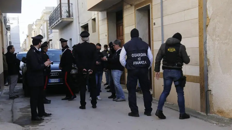 I segreti dei laghi, tana di latitanti e pentiti, sicari e generali