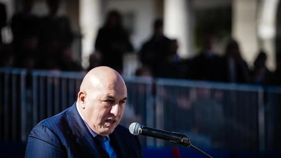 Governo contro le toghe, Il ministro Crosetto intimidisce i magistrati