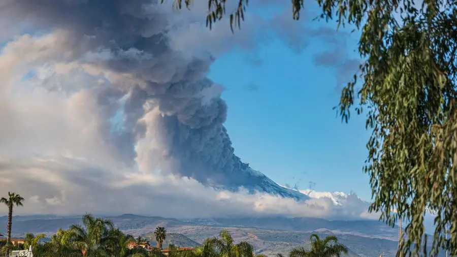 Le immagini della nuova spettacolare eruzione dell’Etna
