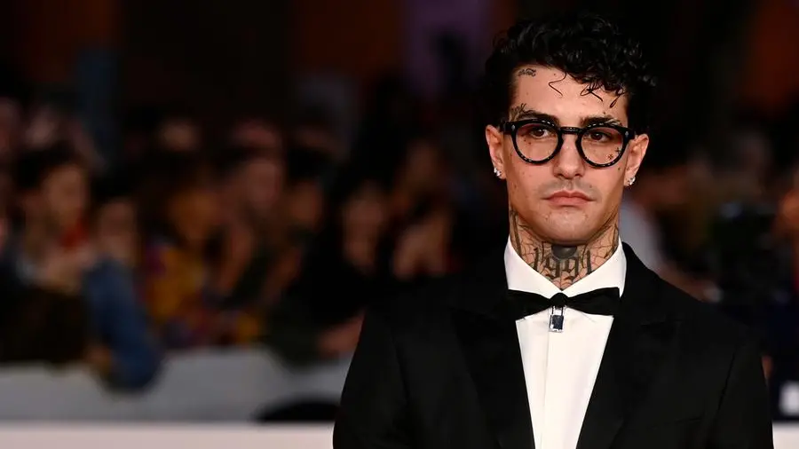 L’imprevedibilità di Tony Effe a Sanremo. E se fosse l’ora della maturità?