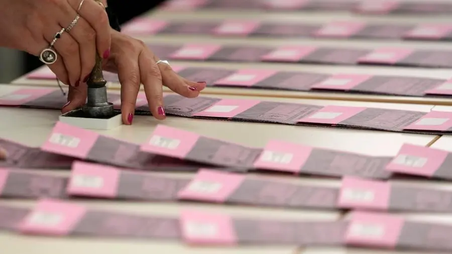 Tagliando antifrode, a cosa serve e perché sta rallentando il voto