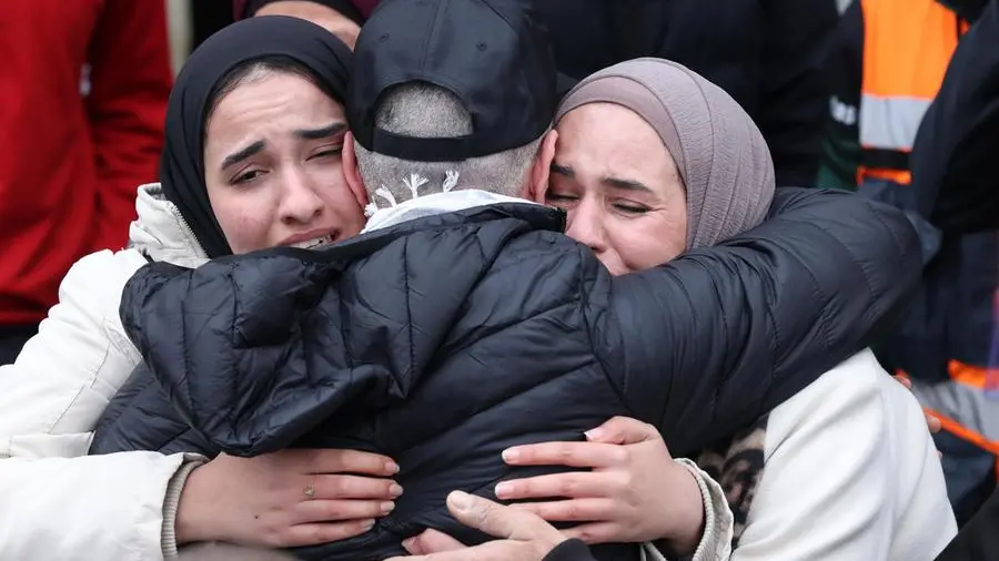 Nuovo scambio tra Tel Aviv e Hamas: rilasciati tre ostaggi israeliani, liberati 183 prigionieri ...