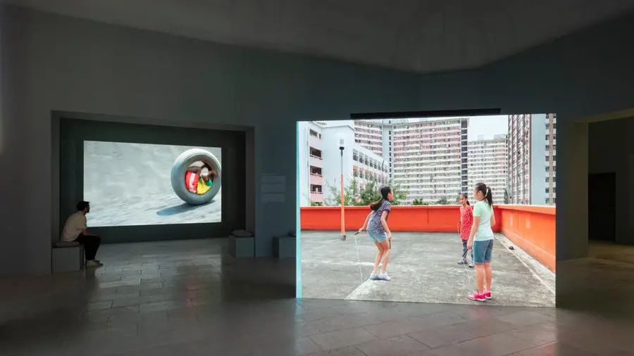 Francis Alÿs crea spazi liberi e aperti come quelli dei bambini