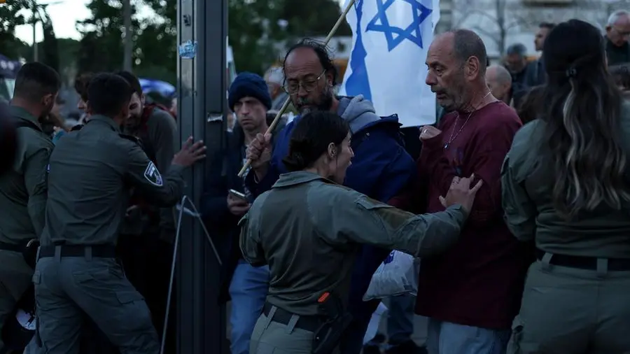Israele, Netanyahu è sempre più solo: anche Herzog lo critica