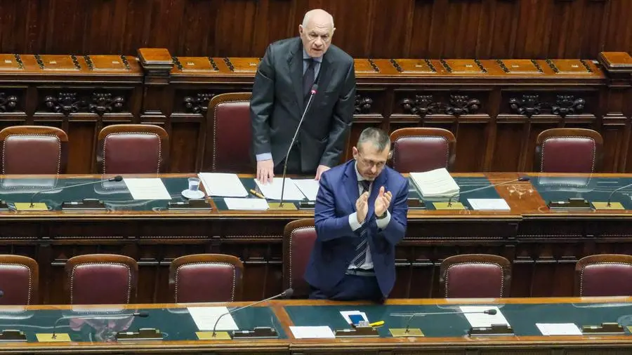 Caso Delmastro, gli errori di Meloni e la difesa dei peggiori