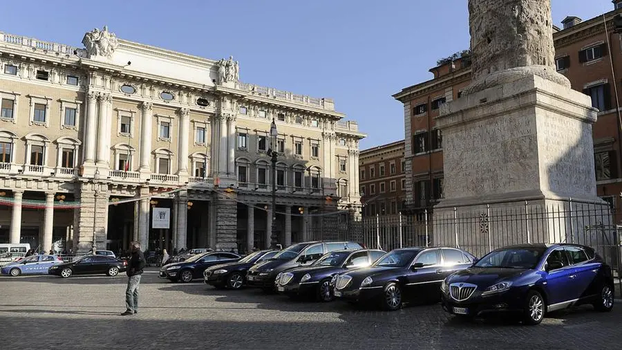 Auto blu, no al “made in Italy”: ai sovranisti piacciono straniere