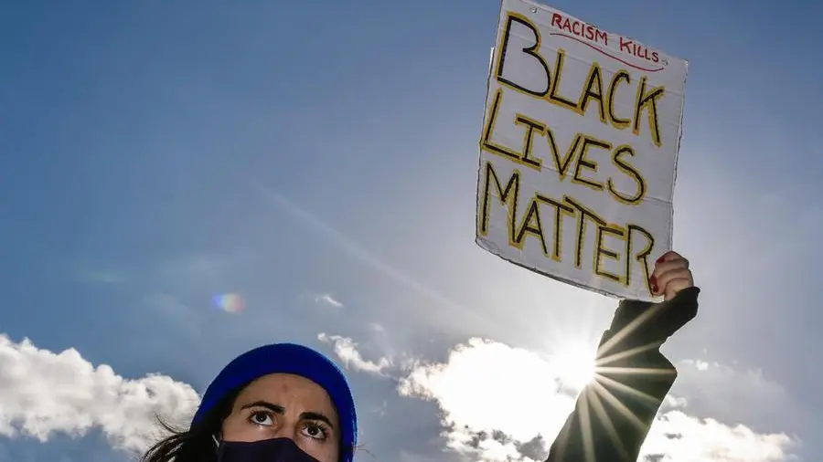 La sinistra “anti woke”. Perché l’universalismo deve essere ripensato