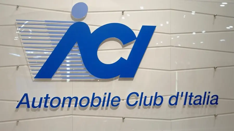 Super stipendi e privilegi dell'Automobile club Italia