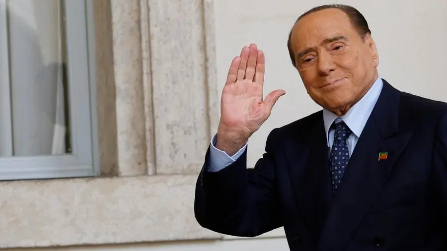 Venti giornalisti e una preda. Dieci anni di Berlusconi al potere