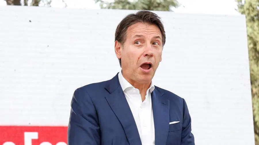 M5s, vince Conte: l’80% vota per "cancellare" Grillo. Via il limite dei ...